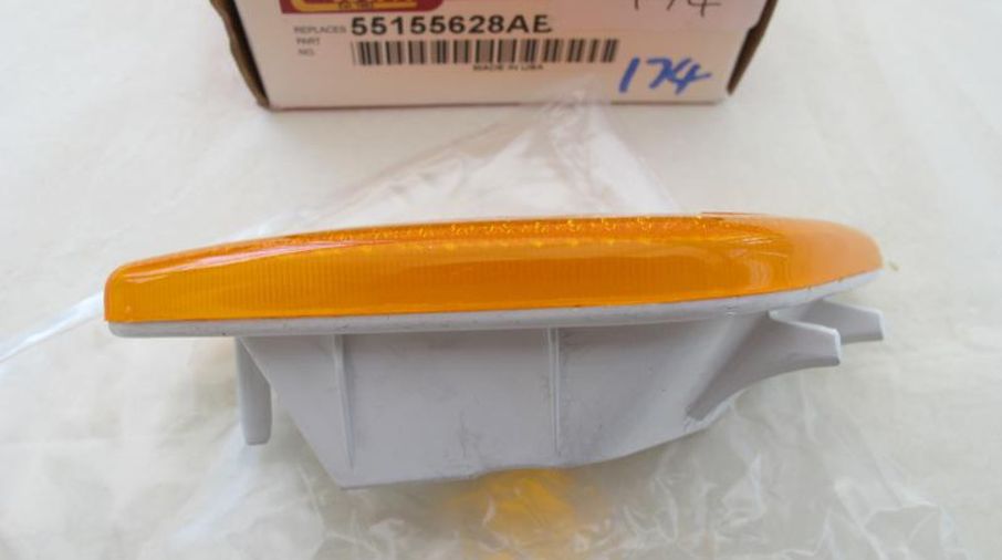 Amber Sidemarker Lamp (Right) (55155628AB) | Jeepey - Jeep parts, spares and accessories